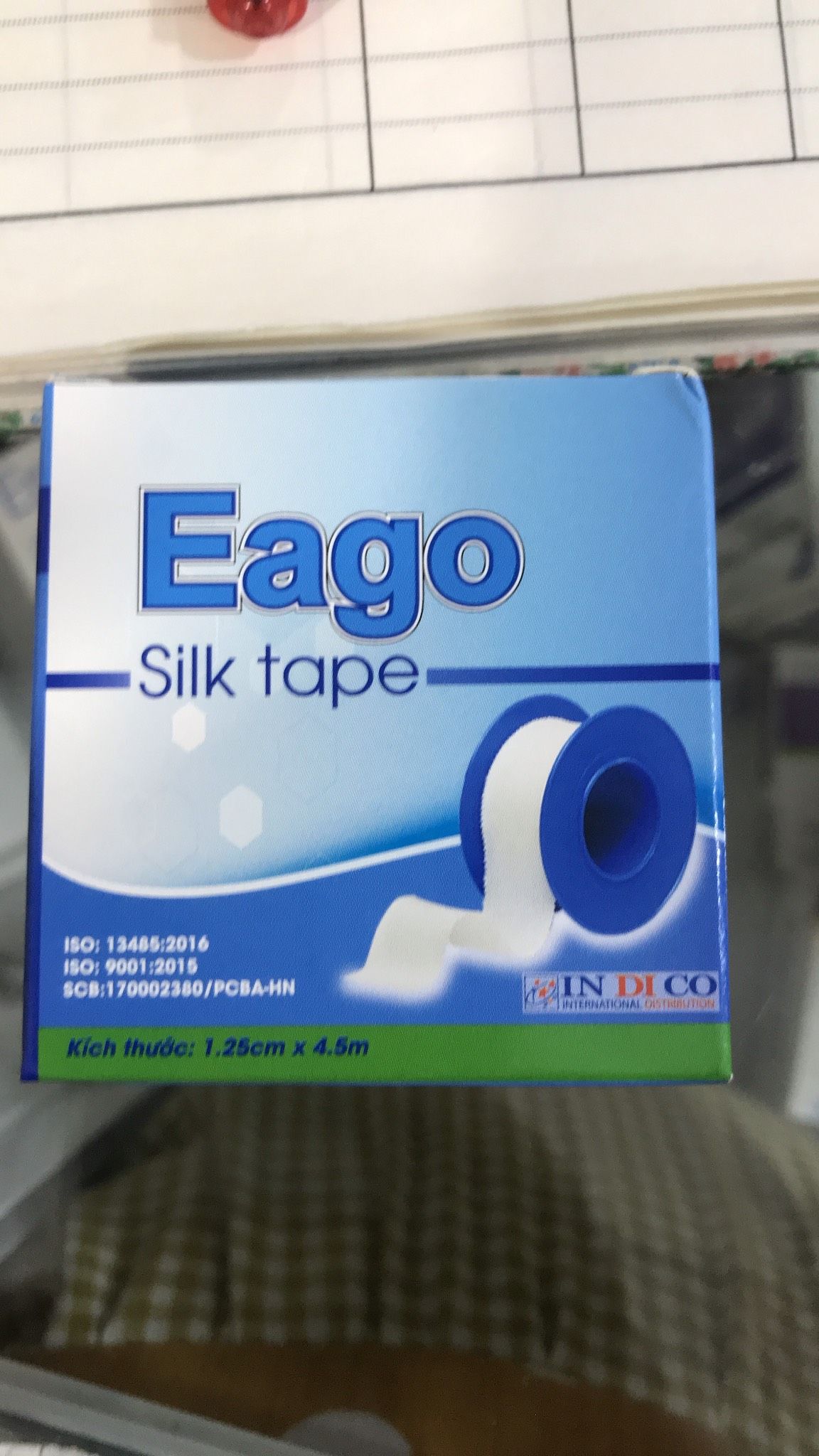 Băng dính lụa Eago Silk Tape hộp 1 cuộn 1.25cm x 4.5m